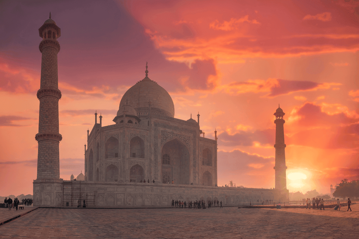 Top 25 Historical Places Worldwide: A Guide