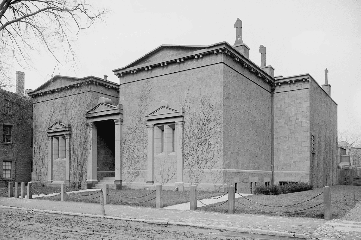 Exploring 10 College Secret Societies in the US