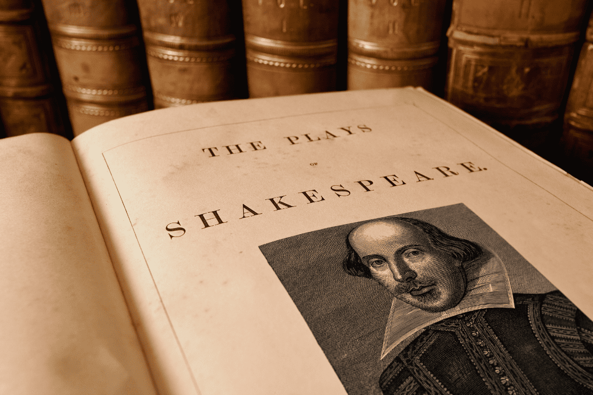 10 Must-Know Facts About William Shakespeare!