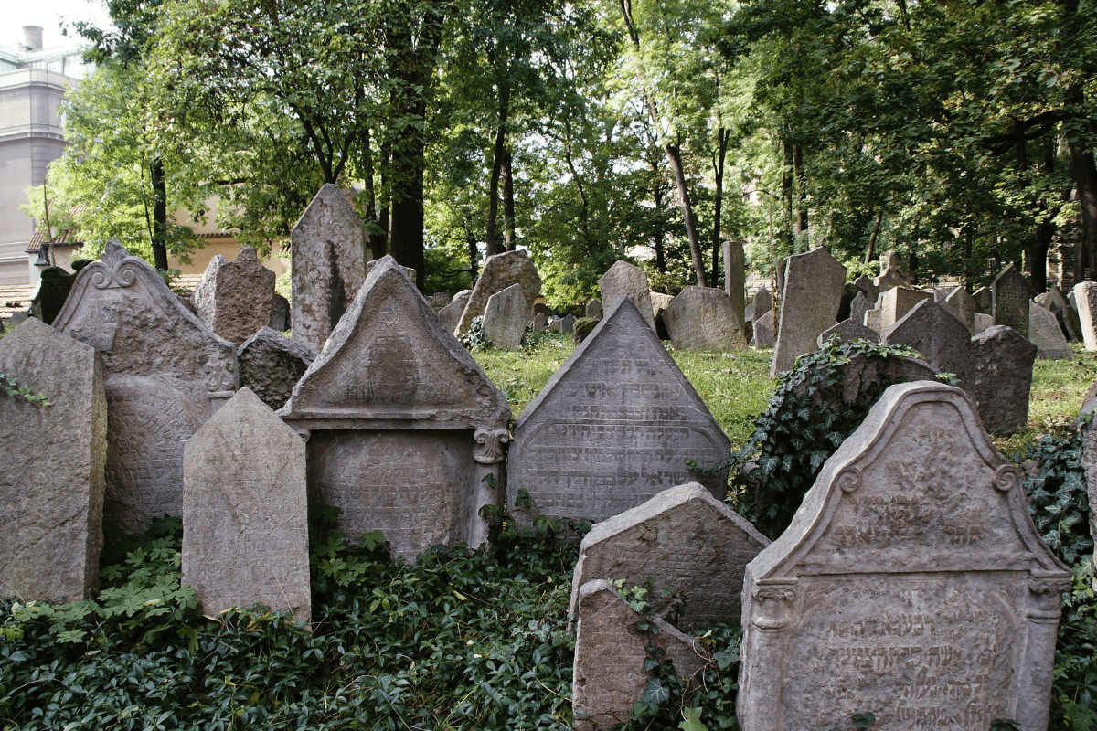 Most Famous Cemeteries in the World: 39 Sites